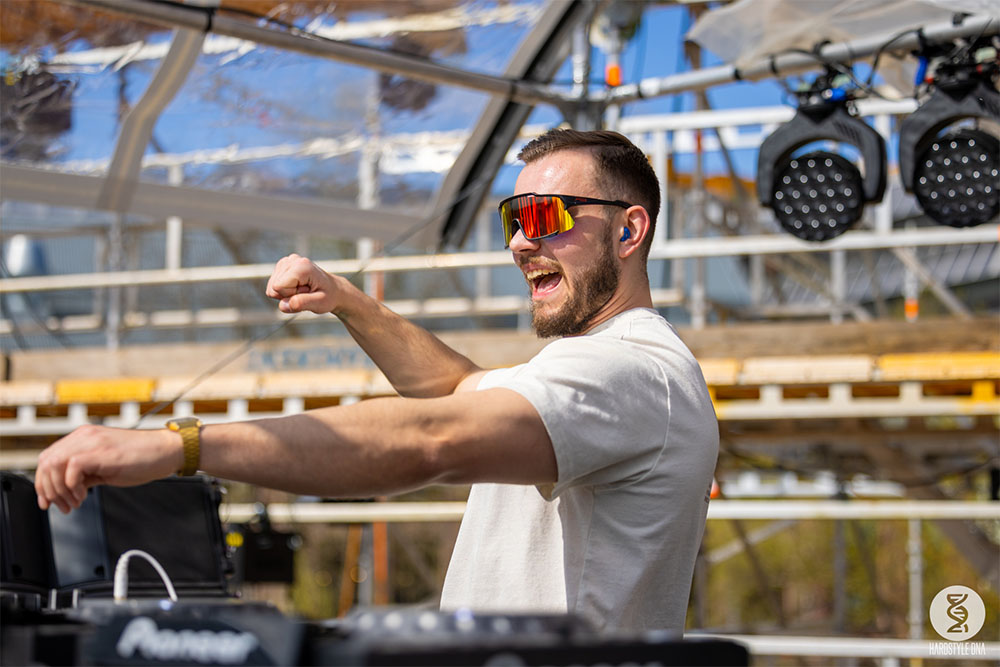 Serzo makes Scandinavia proud with Hardstyle DNA anthem: "Biggest show ...