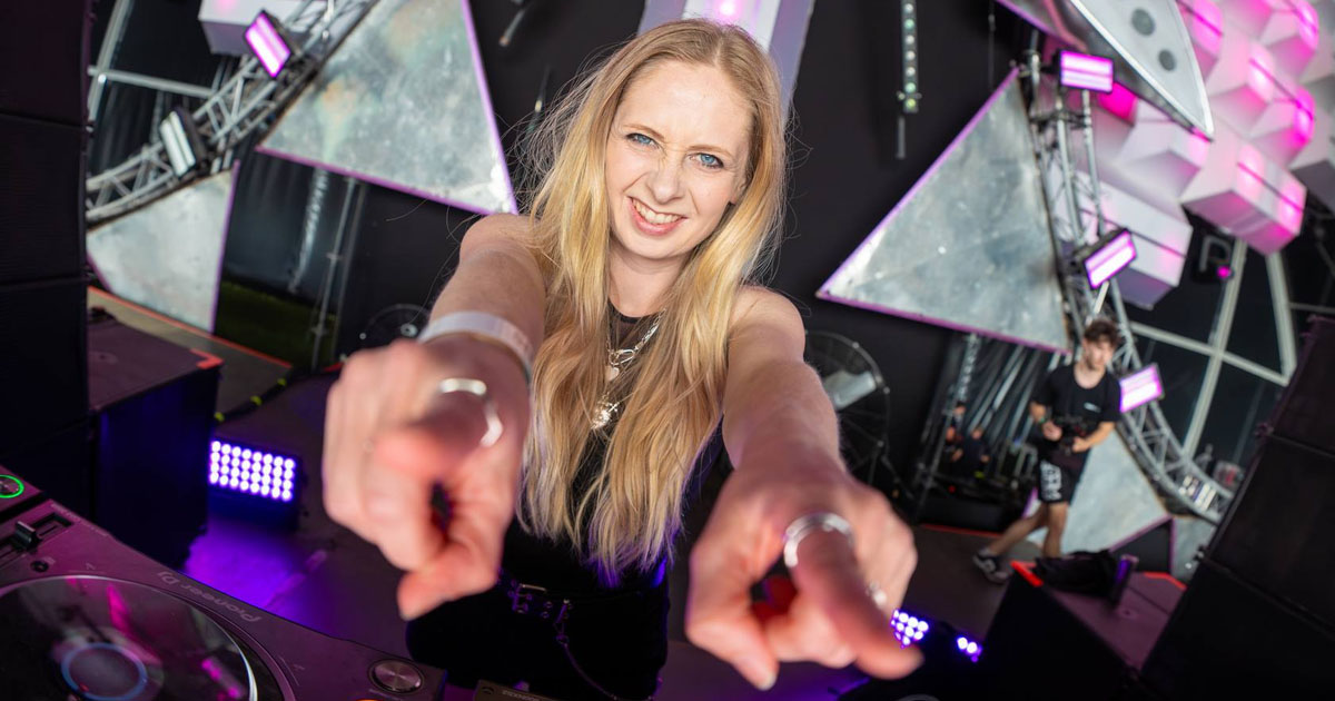 Deetox makes a big comeback on I AM HARDSTYLE